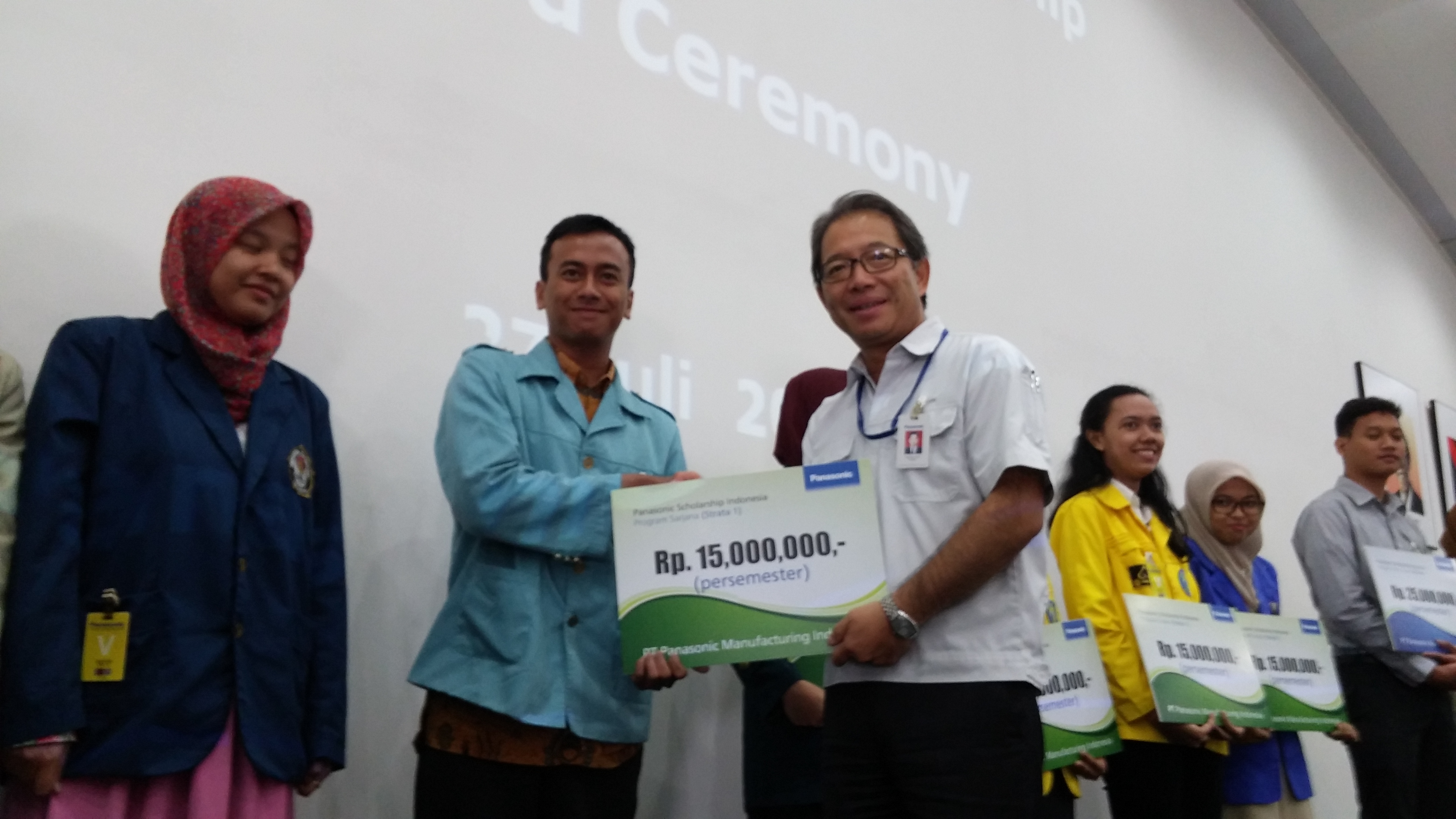 Panasonic Tebar Beasiswa - PR INDONESIA